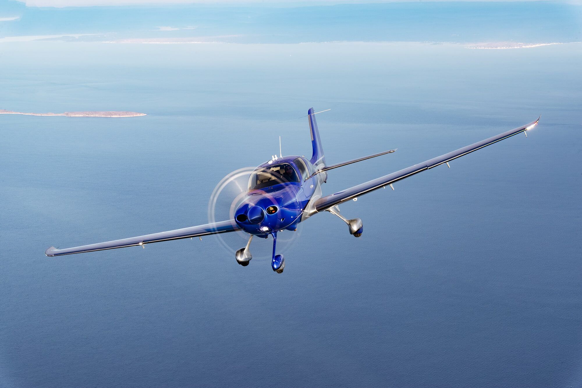Cirrus SR20 | A modern and safe aircraft for your comfort